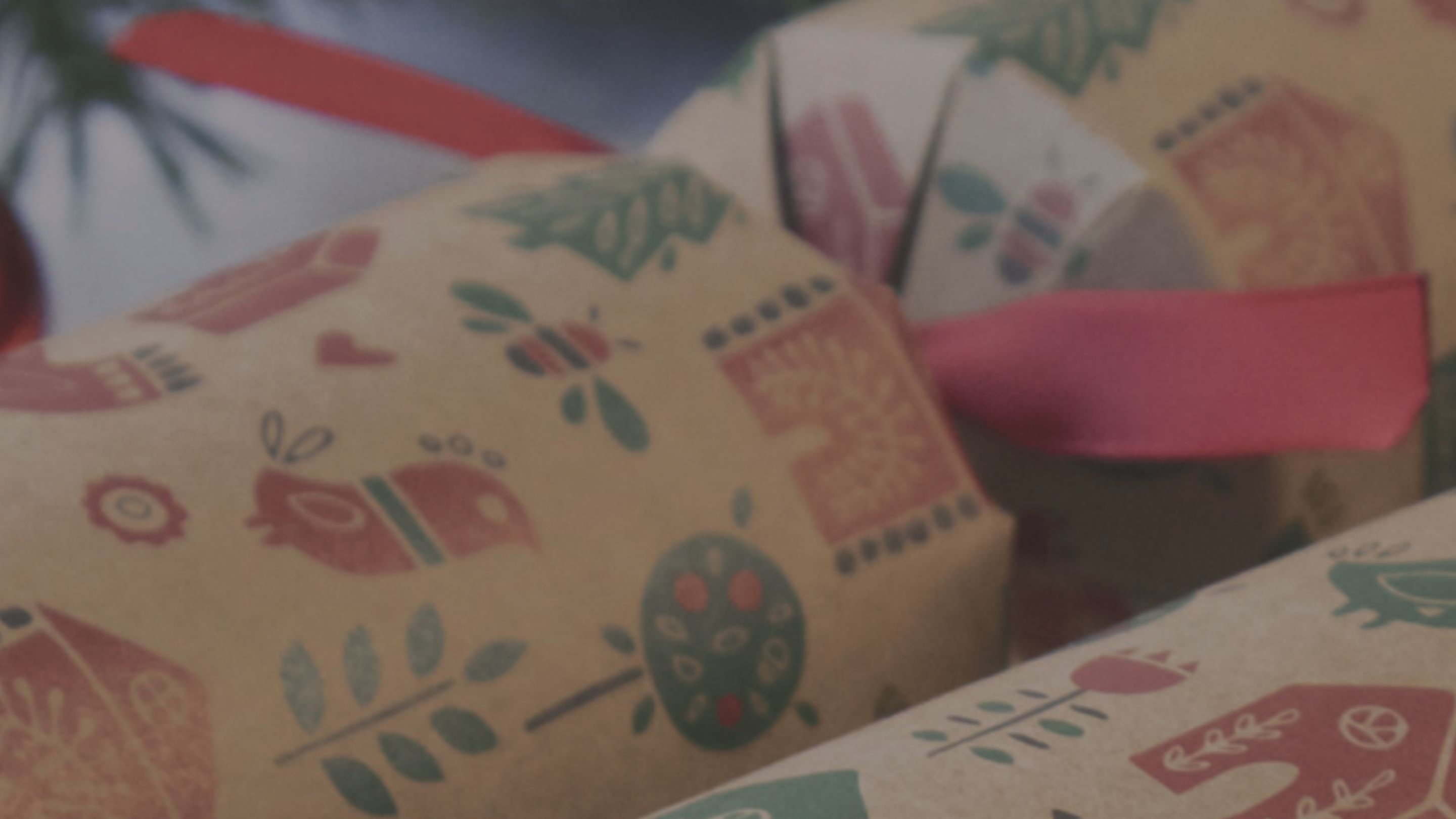 CHRISTMAS CRACKERS – Making Spirits Bright