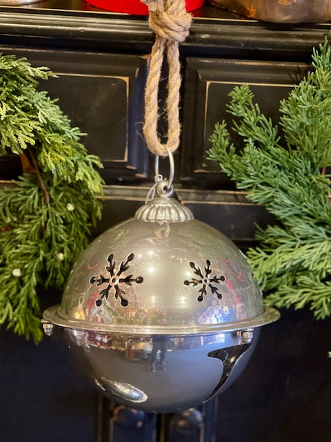 SHINY SILVER METAL BELL D23CM X376850 – MAKING SPIRITS BRIGHT