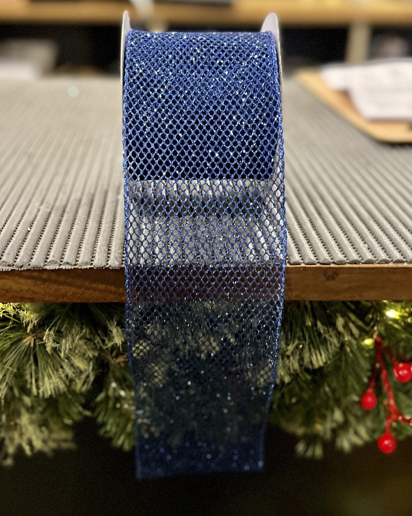 DARK BLUE WIDE 10 METRE MESH RIBBON 4283416DBL – Making Spirits Bright