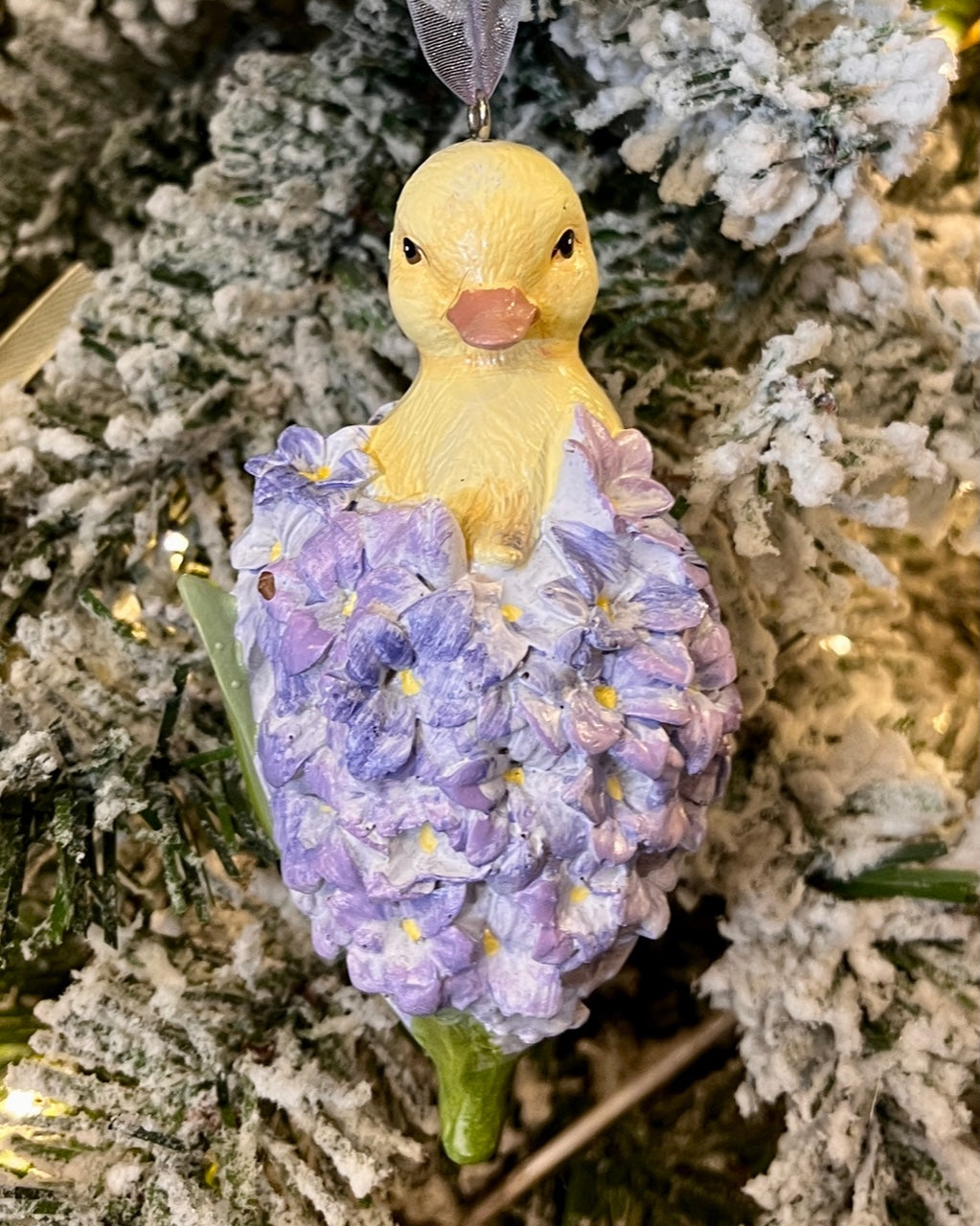 HANGING DUCKLING IN HYACINTH ORNAMENT ESA066C – MAKING SPIRITS BRIGHT